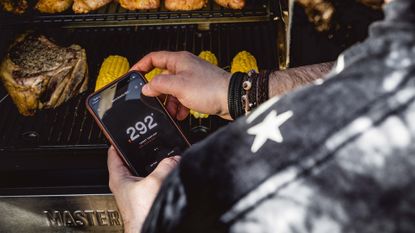 Masterbuilt Gravity Series 560 Charcoal Grill & Smoker review: the most ...