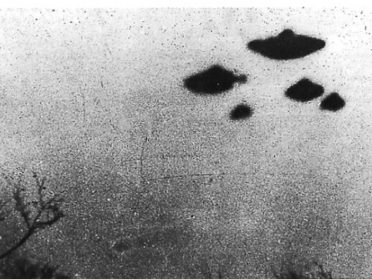 British spies spent 50 years trying to catch UFO, secret dossier ...