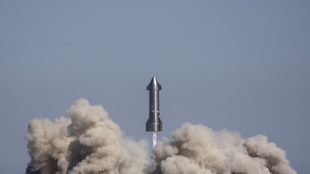 In photos: SpaceX's Starship SN9 prototype soars 10 km, crash-lands in ...