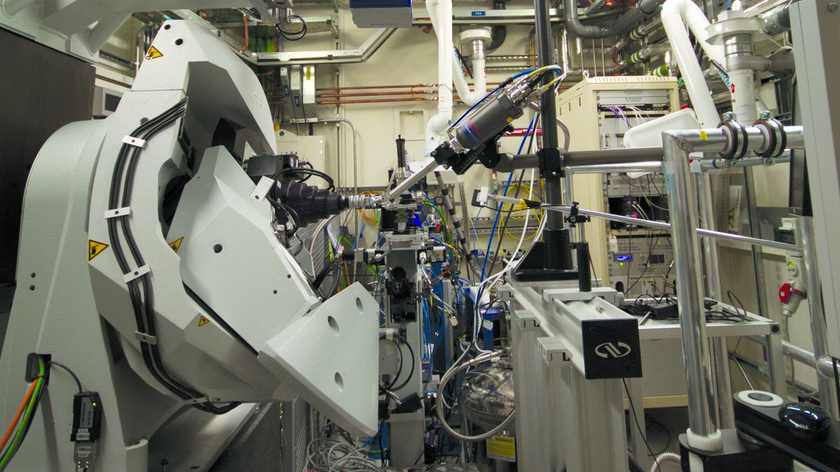 Take a tour of the synchrotron, where electrons reach near light-speed ...