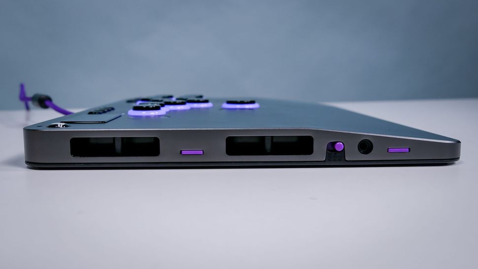 I tried a leverless controller for the first time — it’s both weird and ...