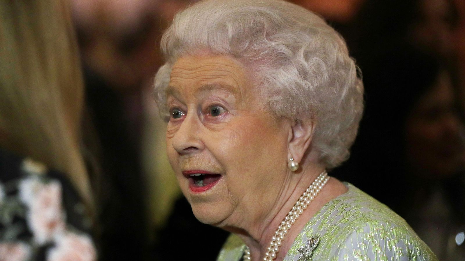 You Won't Believe How Much Queen Elizabeth Drinks Everyday | Marie ...