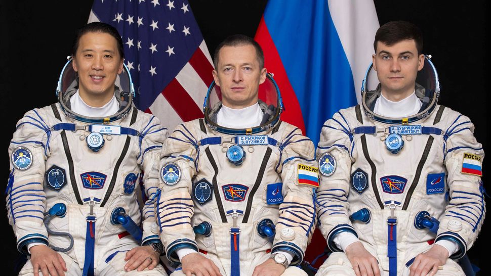 Watch Soyuz rocket launch new US-Russian crew to the ISS early April 8 ...