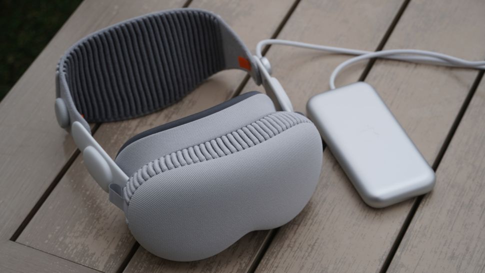 Complete guide to Vision Pro streaming: When to use Apple TV, Safari ...