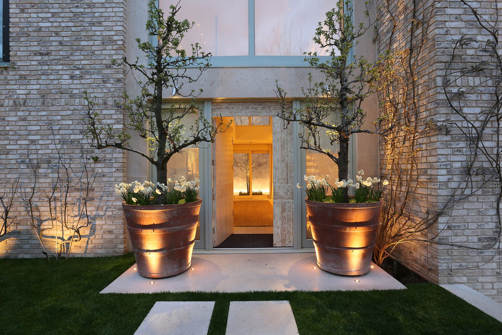 Outdoor tree lighting ideas: 11 ways to create a gorgeously glowing ...