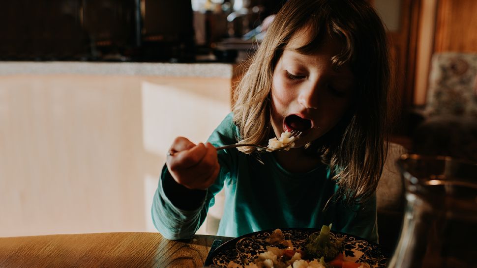 Avoidant Restrictive Food Intake Disorder (ARFID): Causes, symptoms and ...