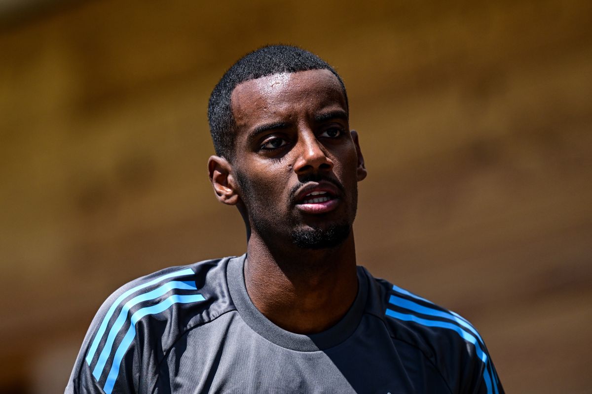 Newcastle United striker Alexander Isak makes sensational return to ...