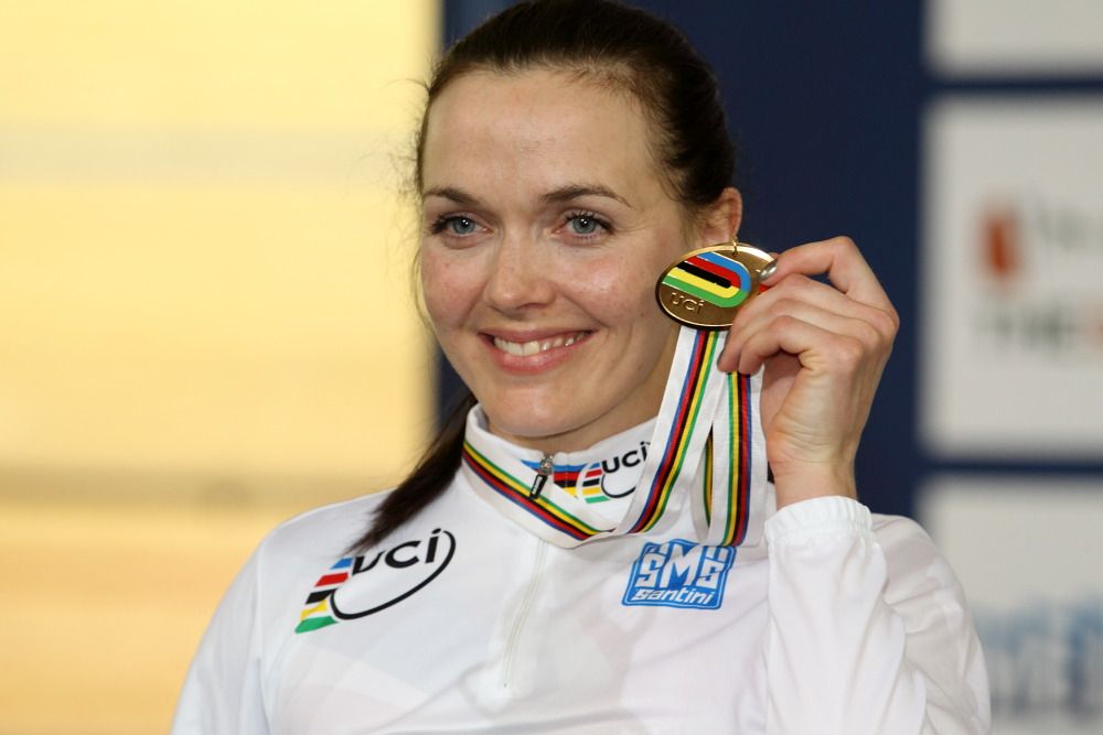 Victoria Pendleton wins her first race as a jockey at Wincanton ...