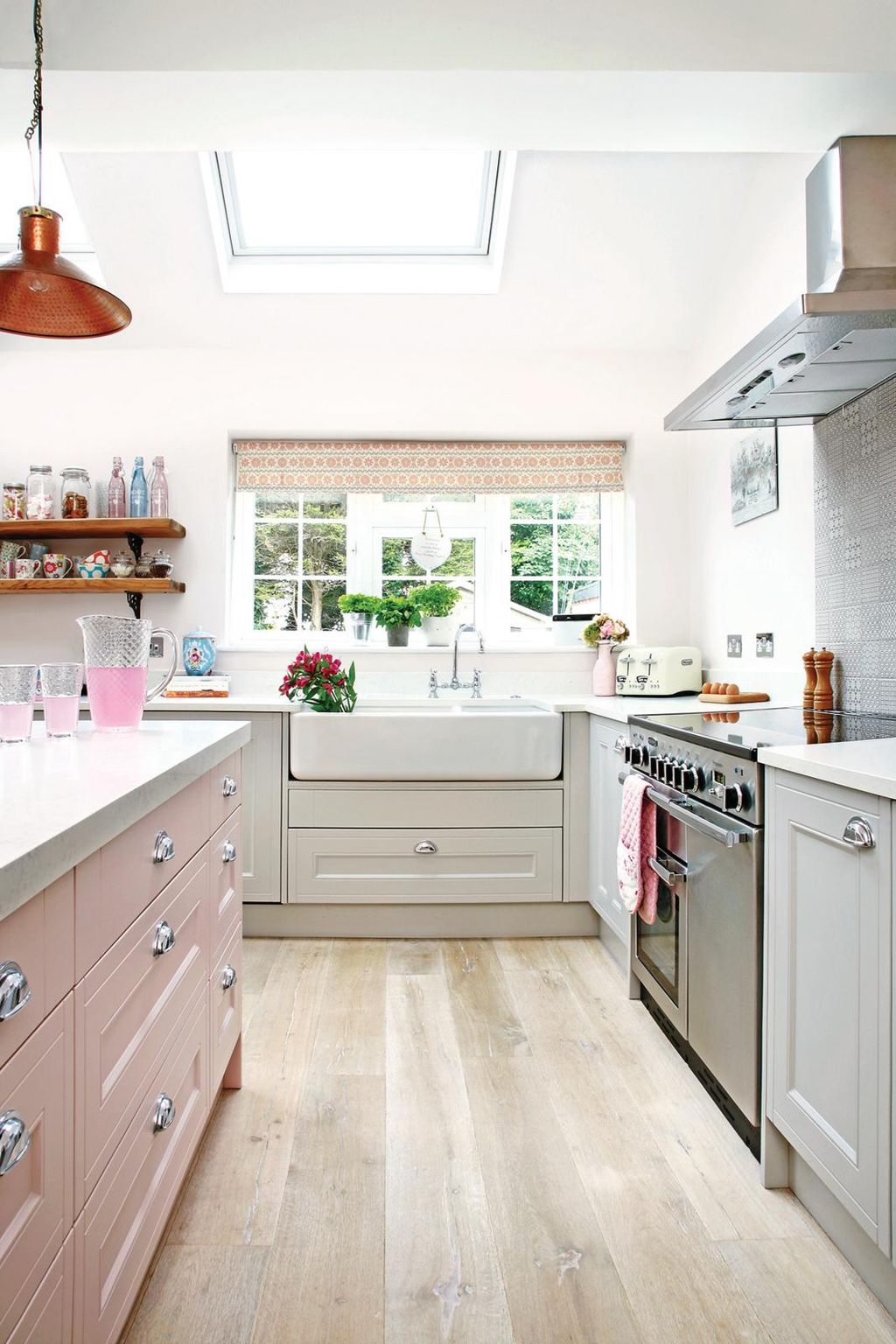 Experts love the pink and green kitchen trend | Homes and Gardens