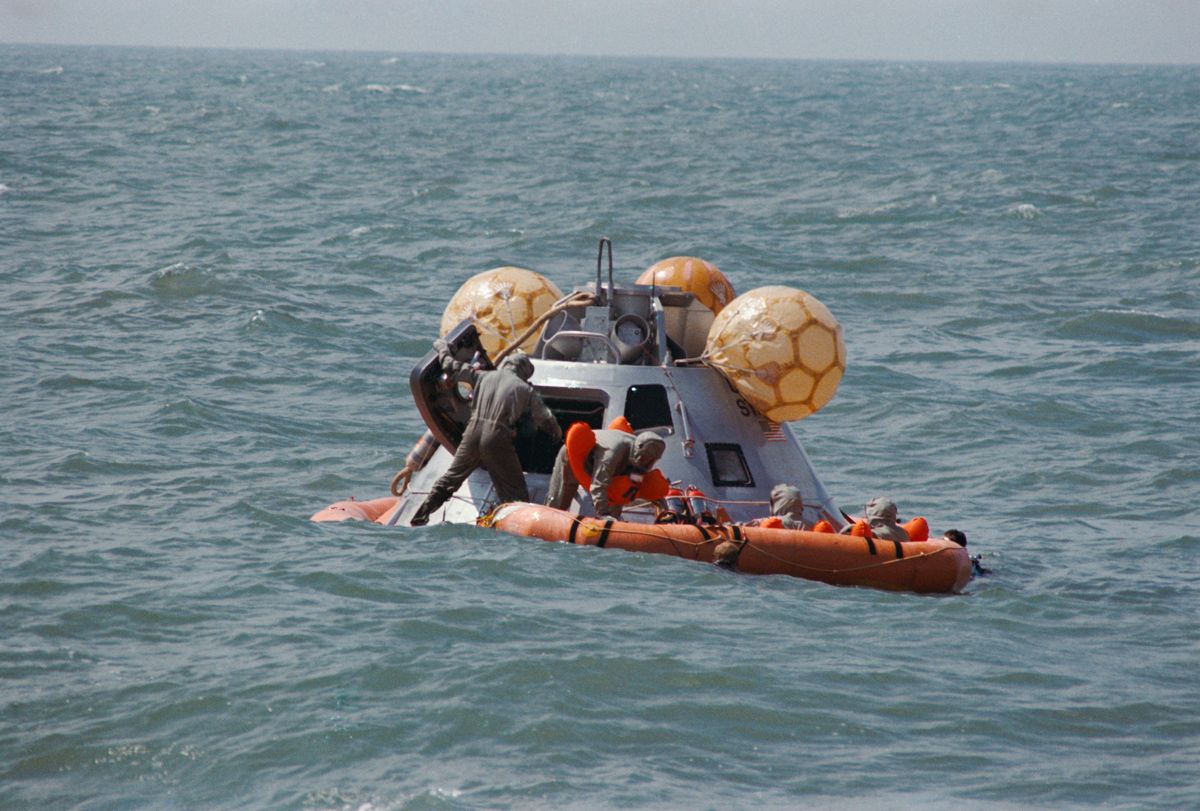 Apollo 12 in Pictures: Photos from NASA's Pinpoint Moon Landing Mission ...