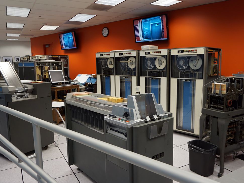 IBM Starts Making Computers (1953) - A Computer History Timeline