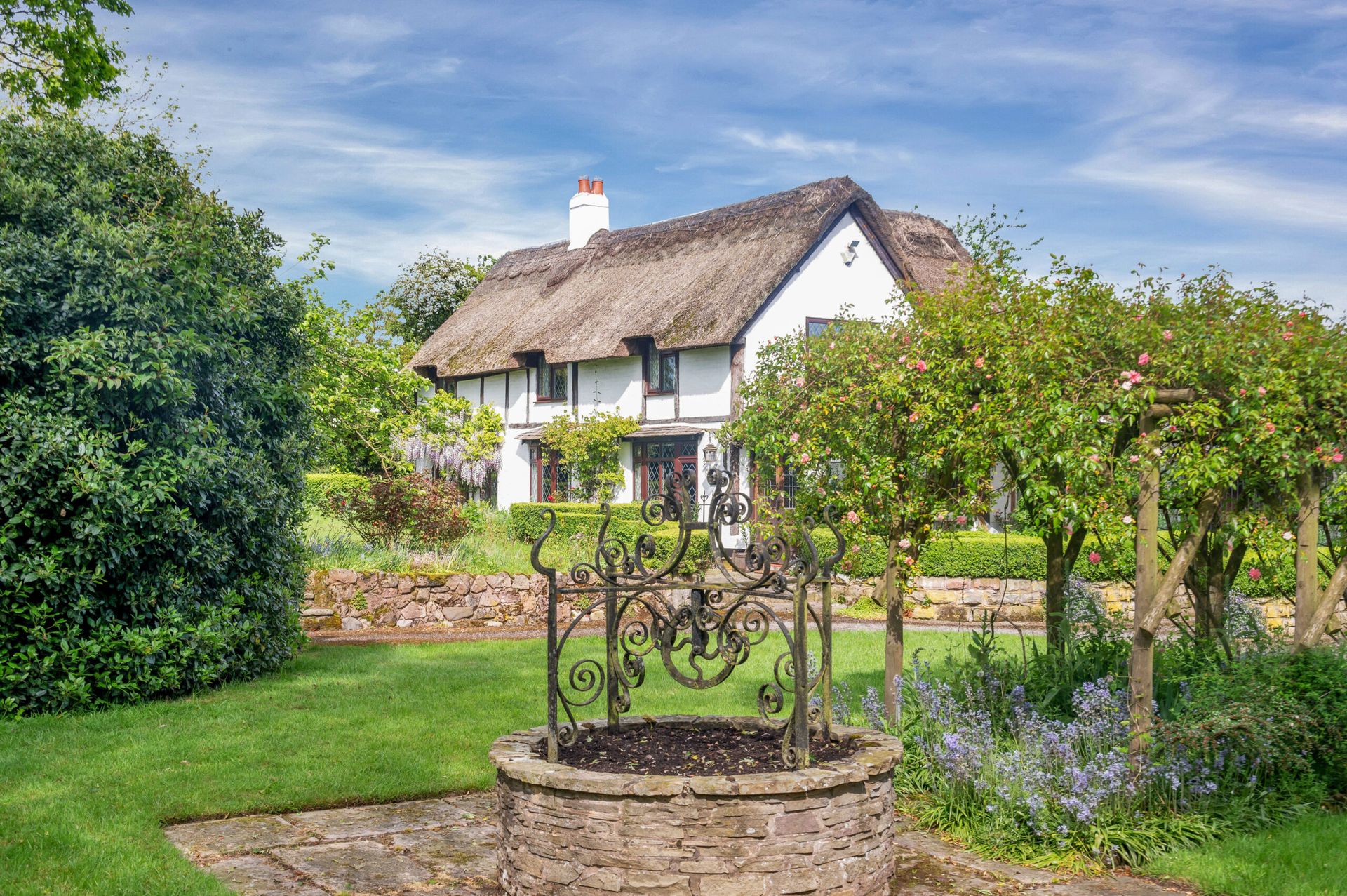 A 450-year-old thatched cottage that's had an award-winning restoration ...