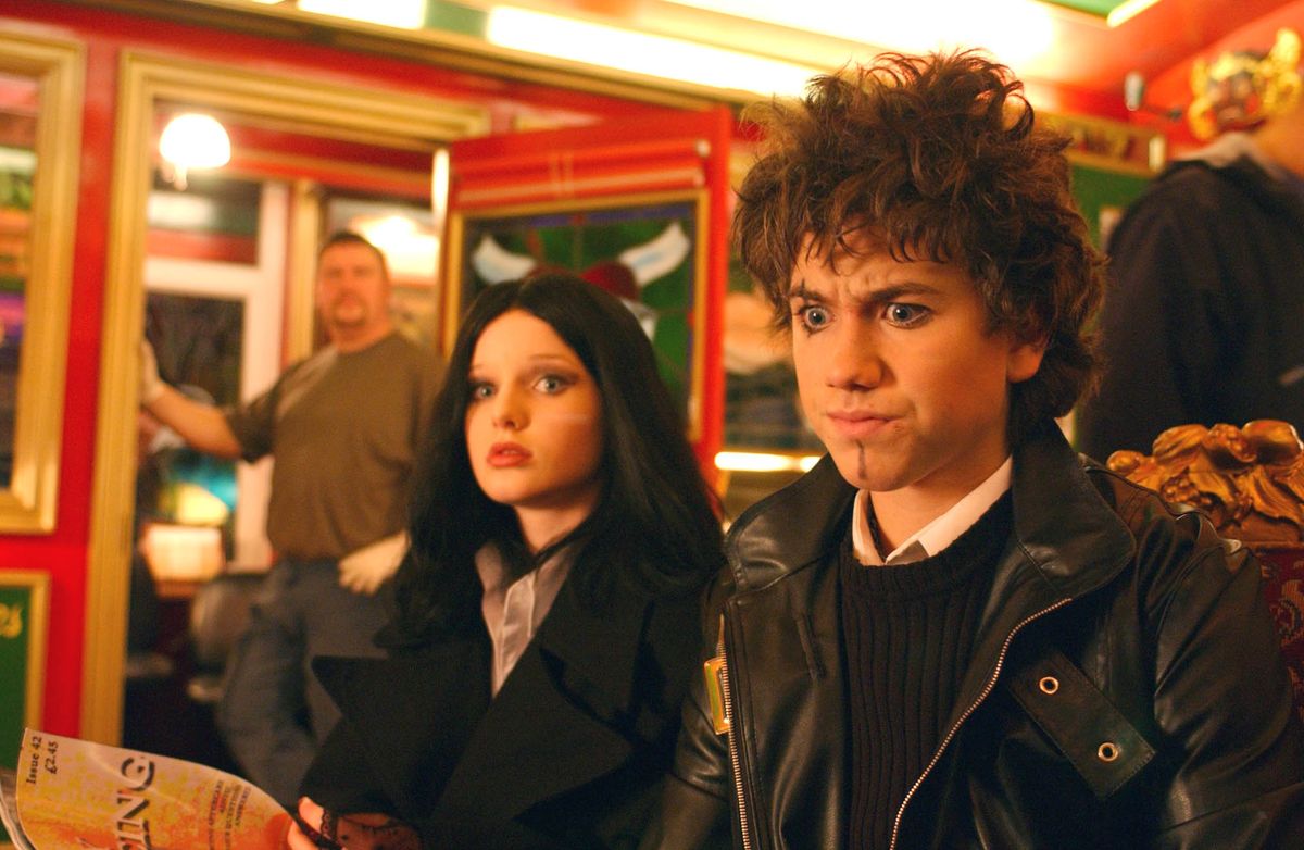 Coronation Street's Richard Fleeshman shows off new look | What to Watch