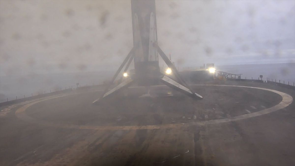 SpaceX launches 26 Starlink satellites into low Earth orbit from ...