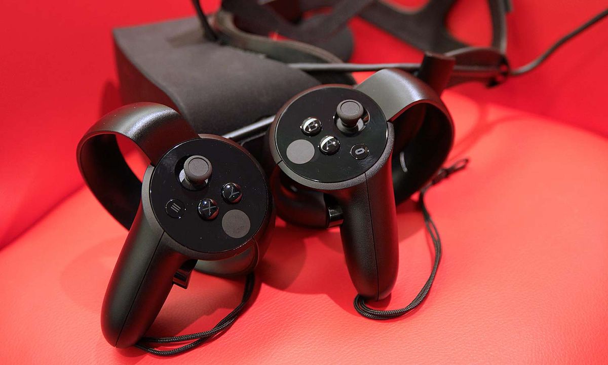 Oculus Touch Controllers Review: A Lighter and Better Touch Than Vive ...