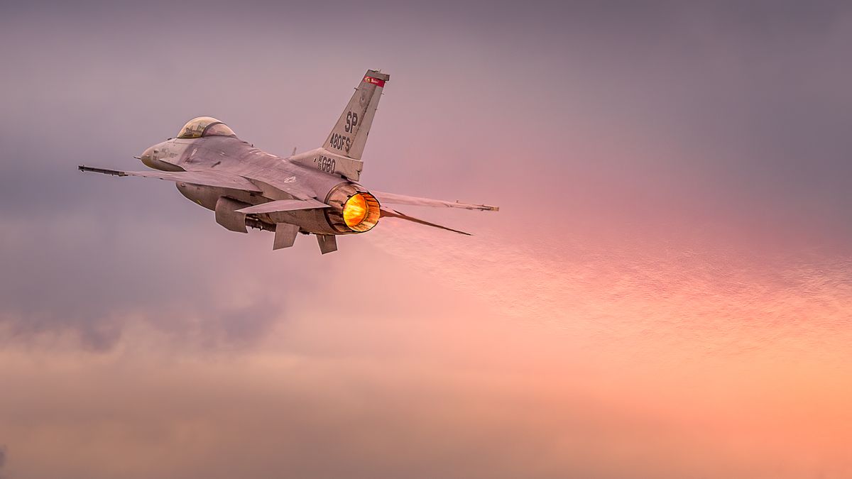 Up in the air! How to capture great plane photography | Digital Camera ...