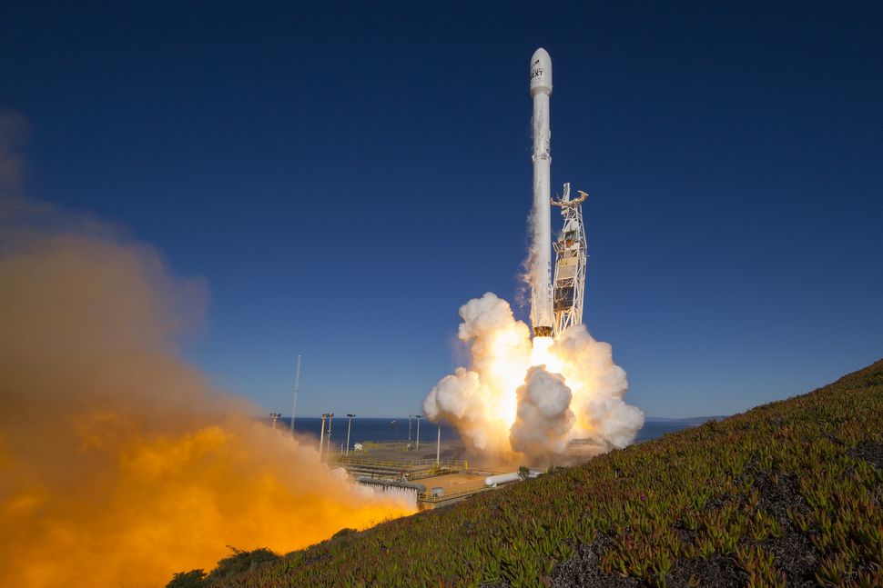 Photos: SpaceX's Return-to-Flight Rocket Launch and Landing Success | Space