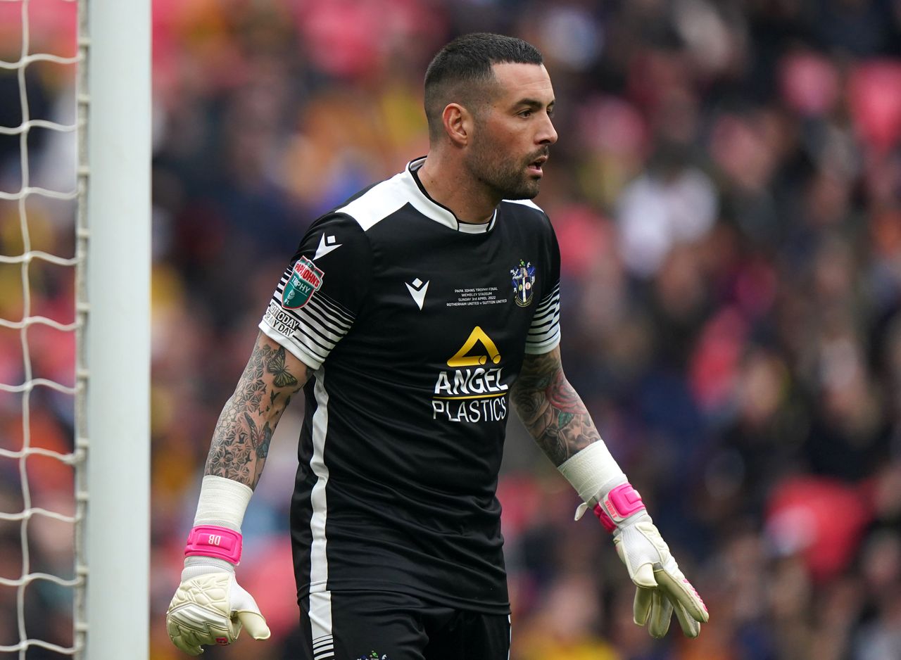 Calf problem sidelines Saints full-back Cedric Soares | FourFourTwo