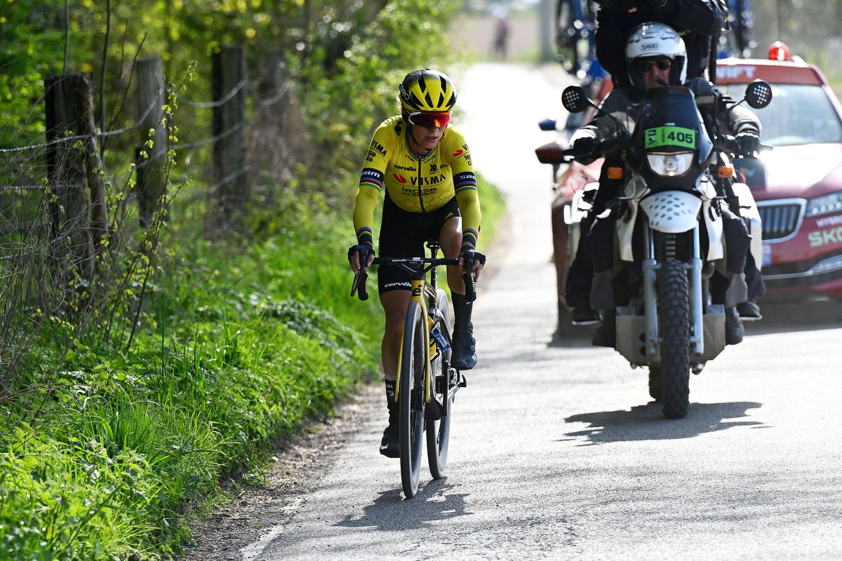 As it happened: French megastar solos to Paris-Roubaix Femmes 2025 ...