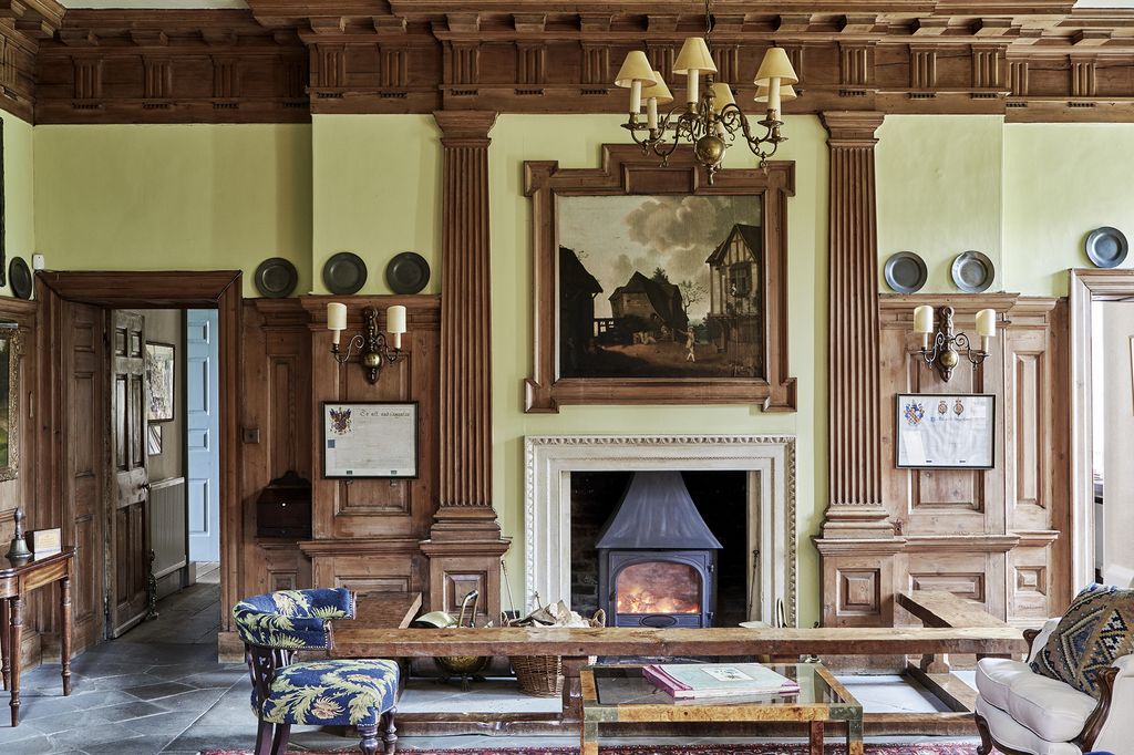 Tour this English 18th century mansion in Gloucestershire | Homes and ...