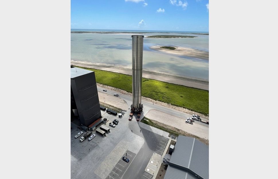 SpaceX rolls giant Super Heavy rocket to launch pad for testing (video ...