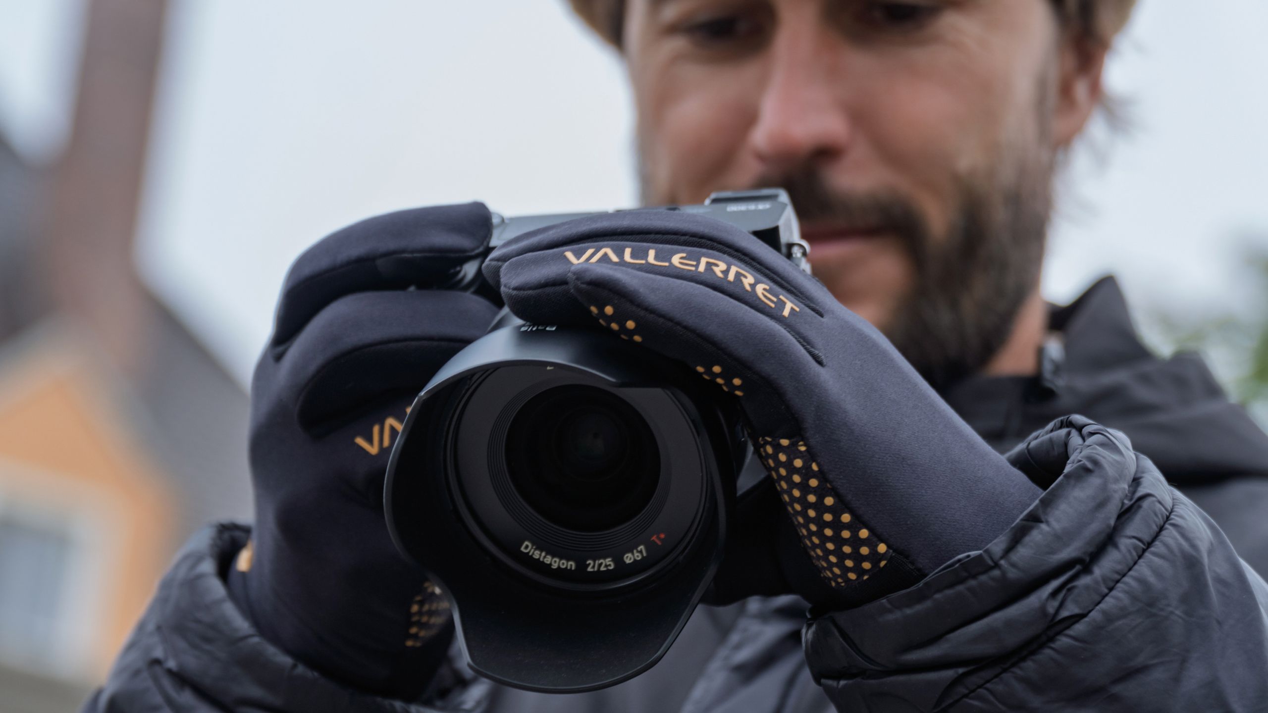 Vallerret launches new photography gloves designed for extreme ...