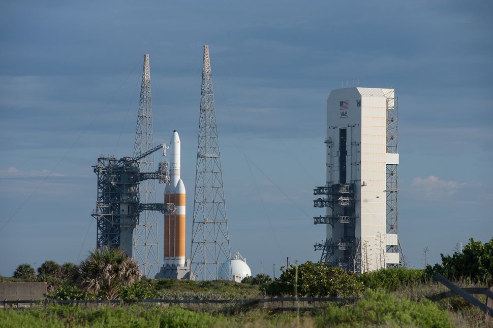 Launch Photos: Secret NROL-37 Spy Satellite Rides Delta IV Heavy Rocket ...