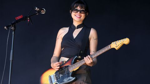 Beabadoobee talks alternate tunings, “weird, strange” recording ...