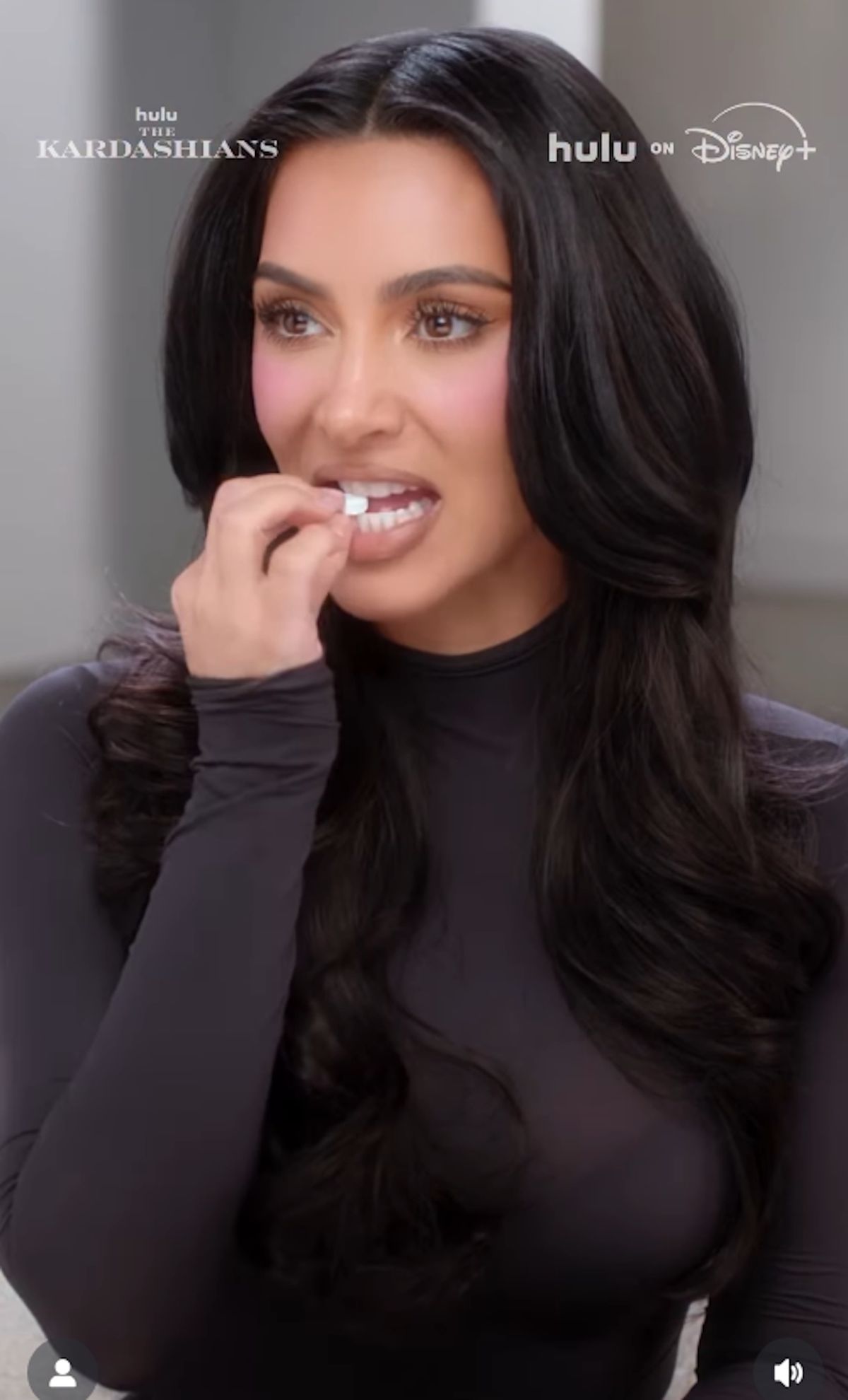 Kim Kardashian Popping A Mint While Sharing How Some Stranger Thought ...