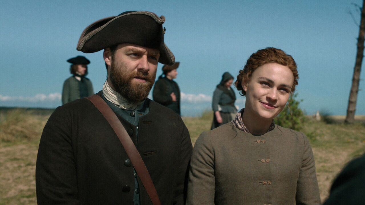 Why Outlander's Sophie Skelton And Richard Rankin Were 'Trying Not To ...