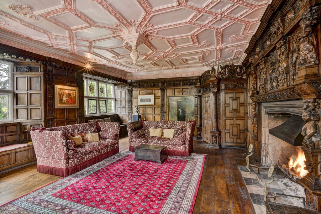 An elegant 17th century Manor House in Devon with royal connections, an ...