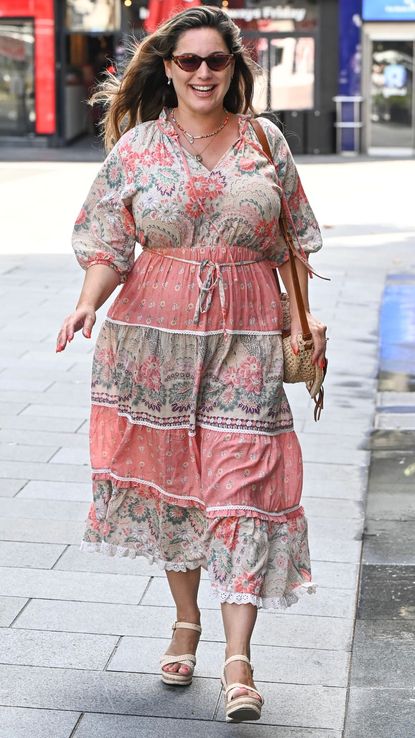 Kelly Brooks Boho Dress And Sunglasses Is A Winning Combination 3330