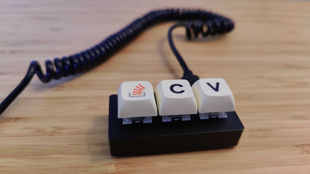 This Tiny Mechanical Keyboard Started Out As A Joke But It Captured this-tiny-mechanical-keyboard-started-out-as-a-joke-but-it-captured