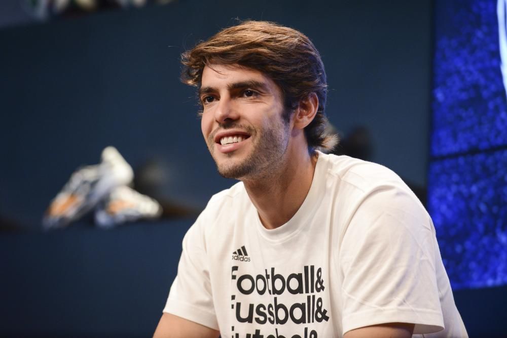 Kaka emotional upon return to Sao Paulo | FourFourTwo