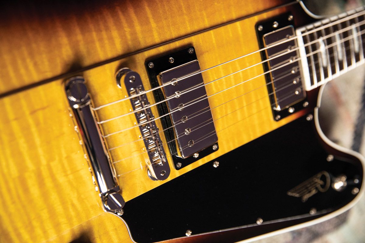 The Kauer Banshee Deluxe Takes the Edge off the Reverse-Bodied Classic ...