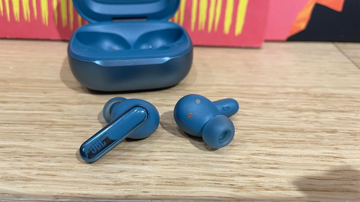 JBL Live Beam 3 review: a unique smart case, ample customisation and a ...
