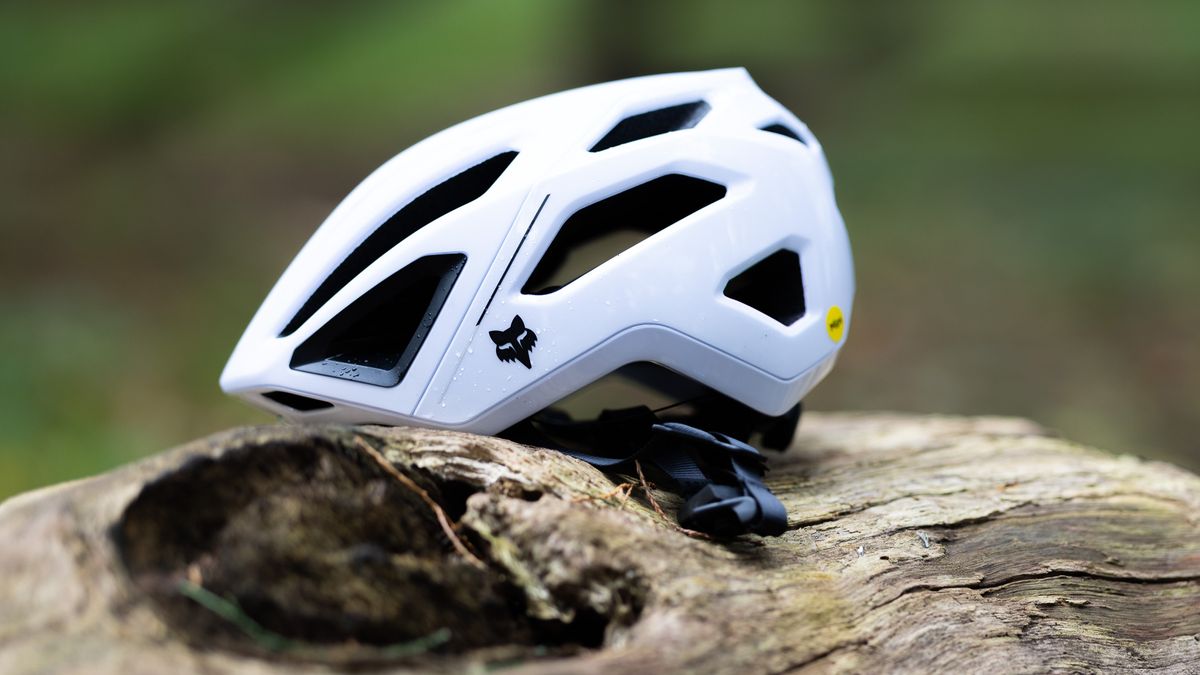 First ride with Fox's new gravel and XC helmet – the Crossframe Pro ...