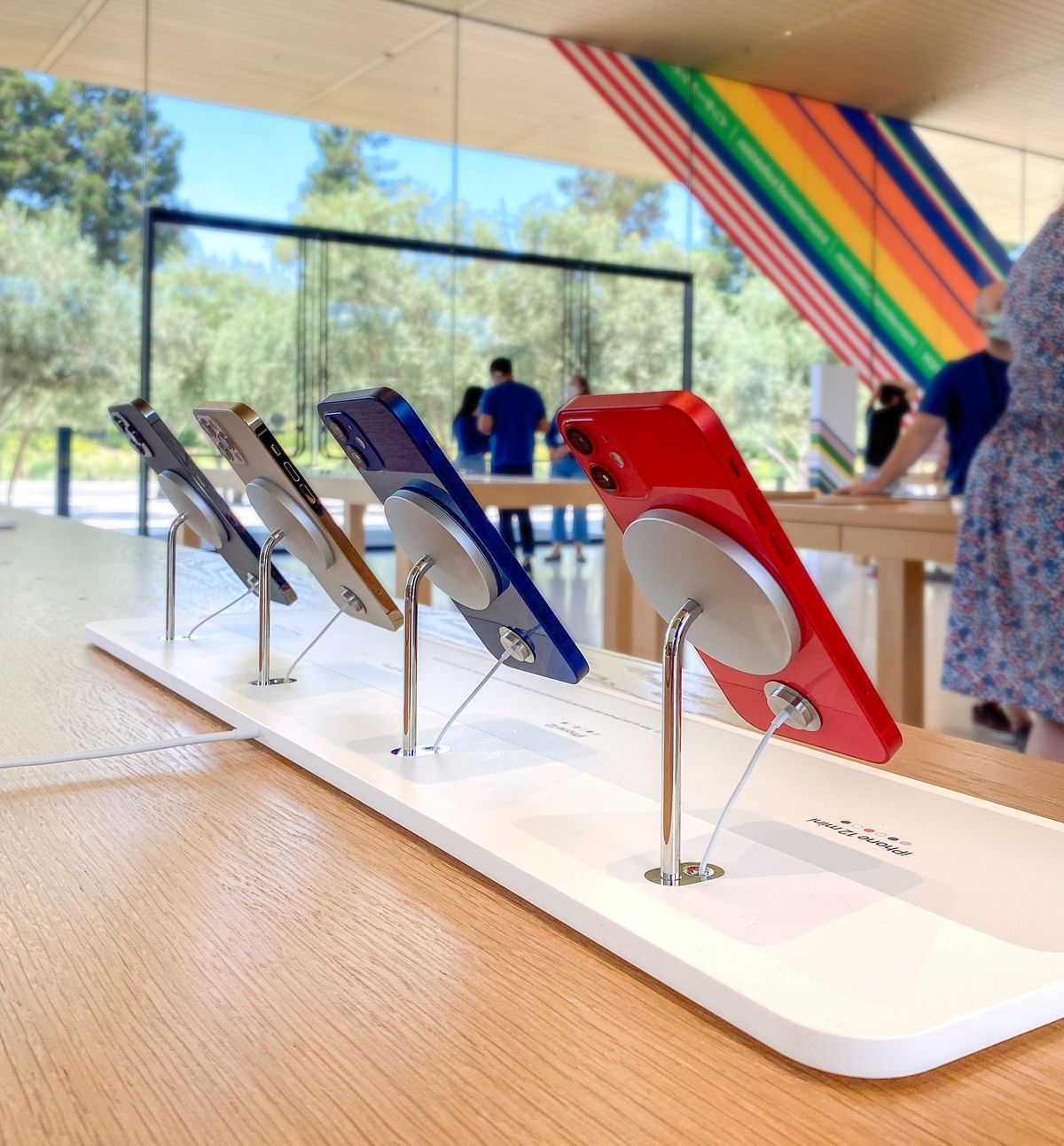 Apple Stores launch App Clips for accessories and MagSafe iPhone ...