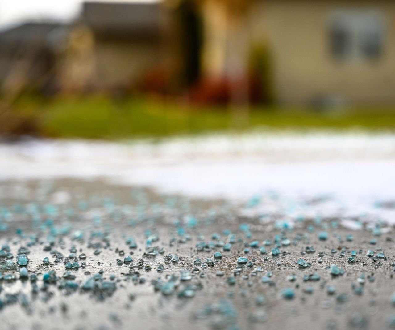 How to apply ice melt – pro tips' for frost-free driveways | Homes and ...