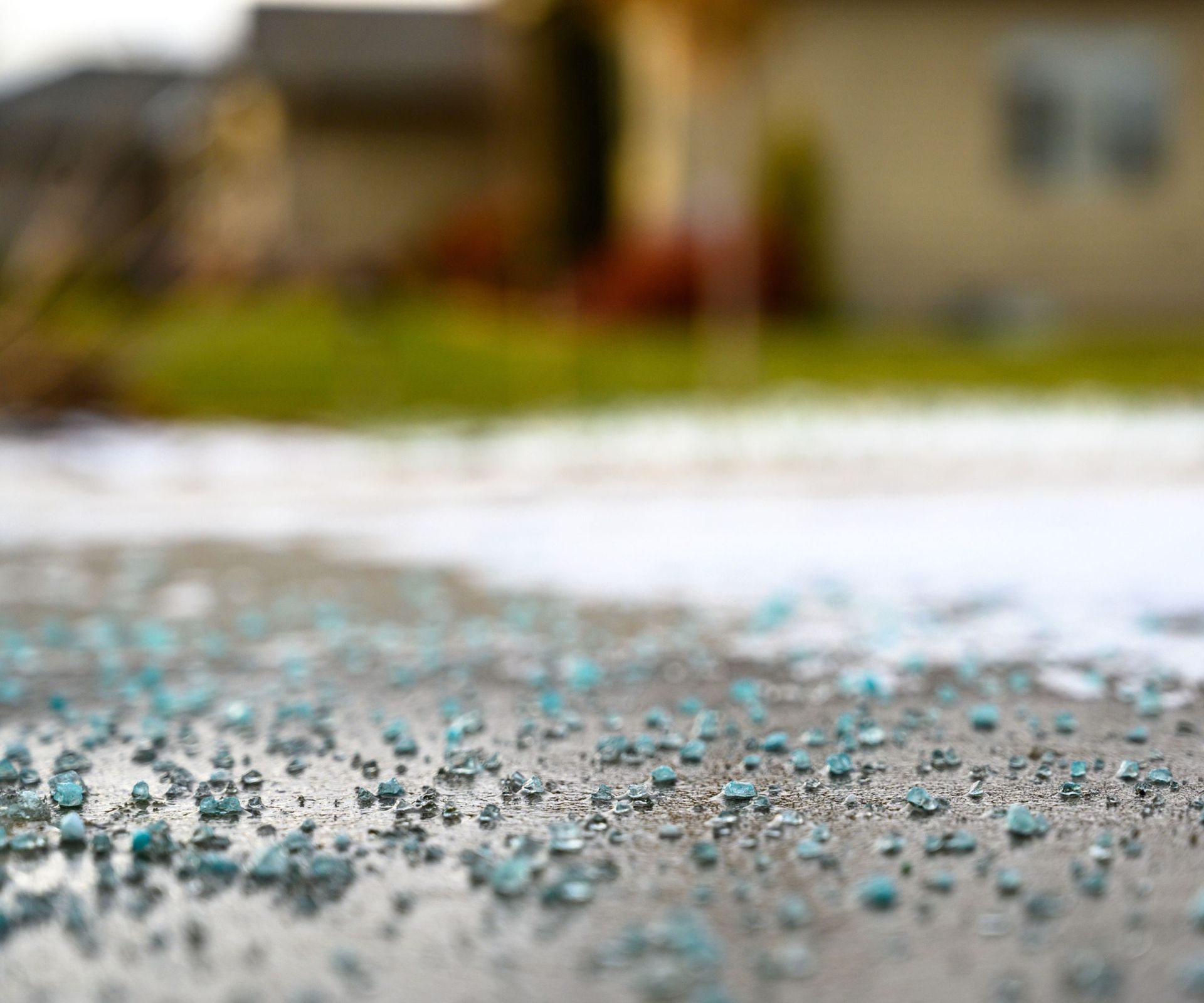 How to apply ice melt – pro tips' for frost-free driveways | Homes and ...