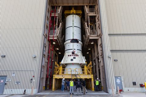 NASA begins stacking SLS rocket for Artemis 2 moon mission (photos) | Space