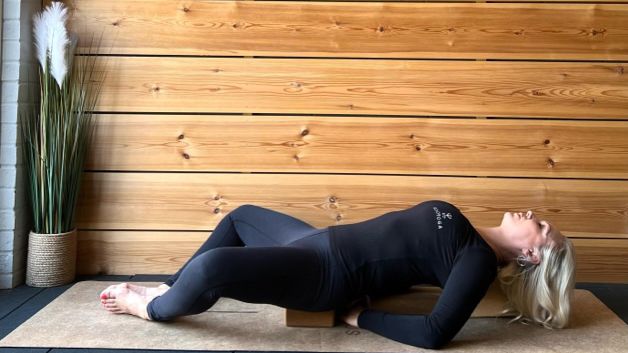 How to use yoga blocks to alleviate wrist pain, improve your stability ...