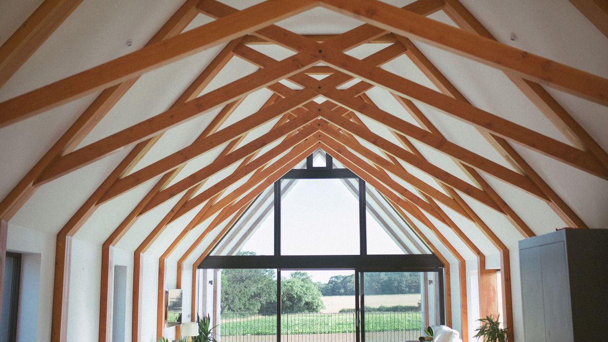What is a vaulted ceiling and how do you create one? | Homebuilding
