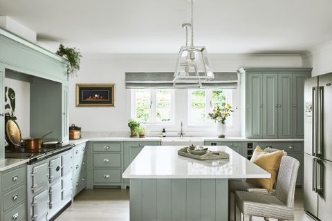 14 Kitchen Window Ideas for the Picture Perfect Space | Homebuilding