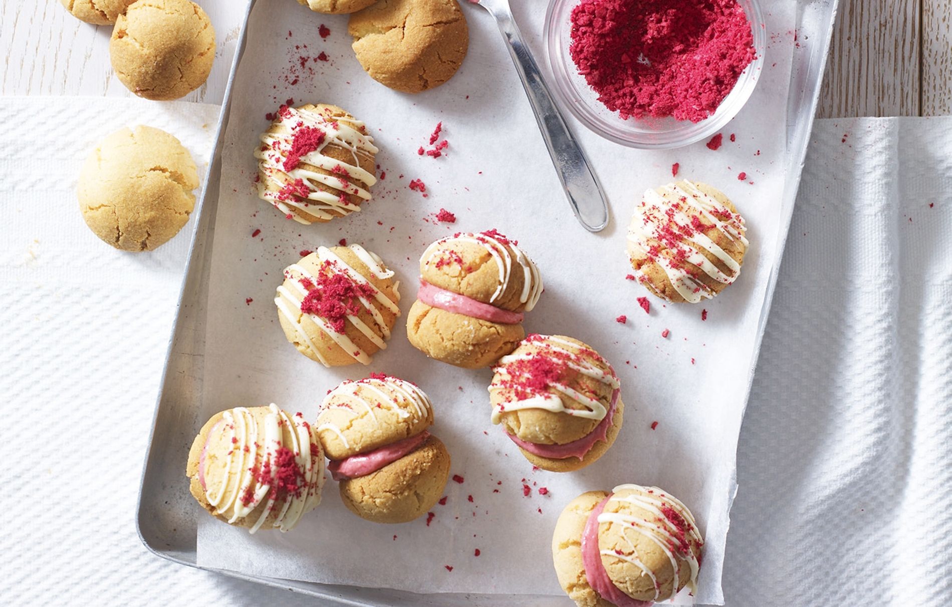 Raspberry and almond kisses | Baking Recipes | GoodtoKnow