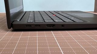 Lenovo ThinkPad T14s (Gen 6, Snapdragon) review: 21 hours of battery ...