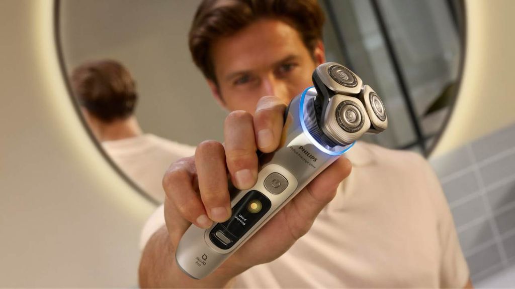 This Philips i9000 shaver uses AI sensors to analyse facial hair and ...