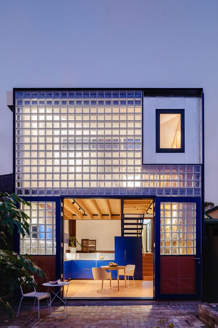 The 1980s glass brick design trend is big for 2023 | Livingetc