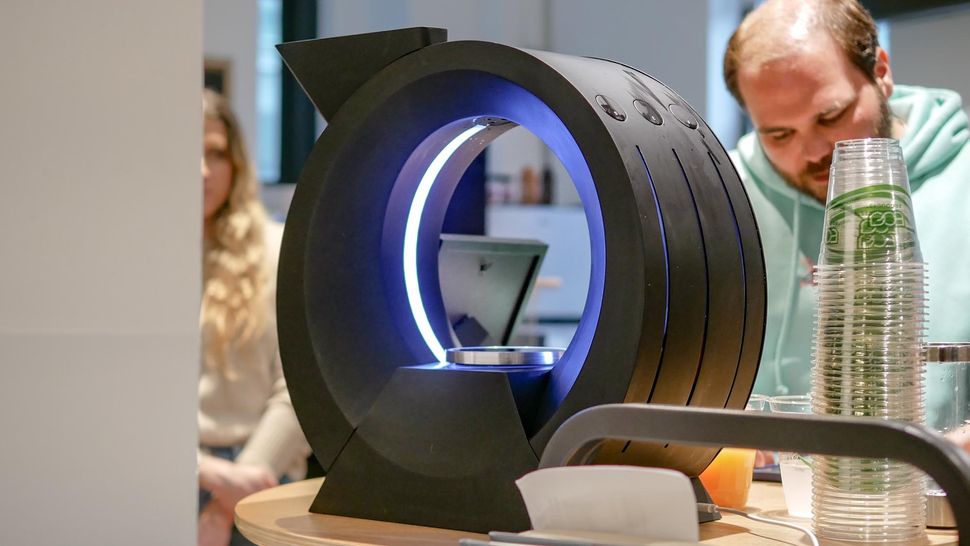 We used this automated bartender machine to mix cocktails for a happy ...