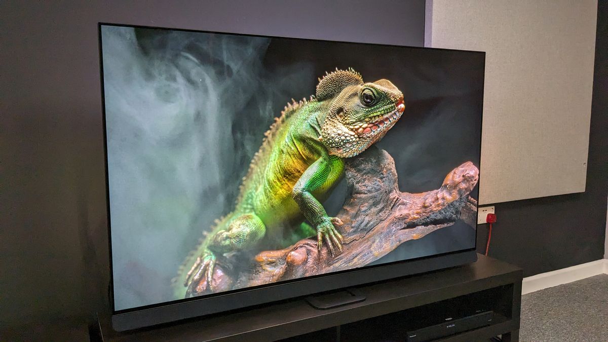 Philips OLED908 review: bold and beautiful, this OLED TV does it all ...